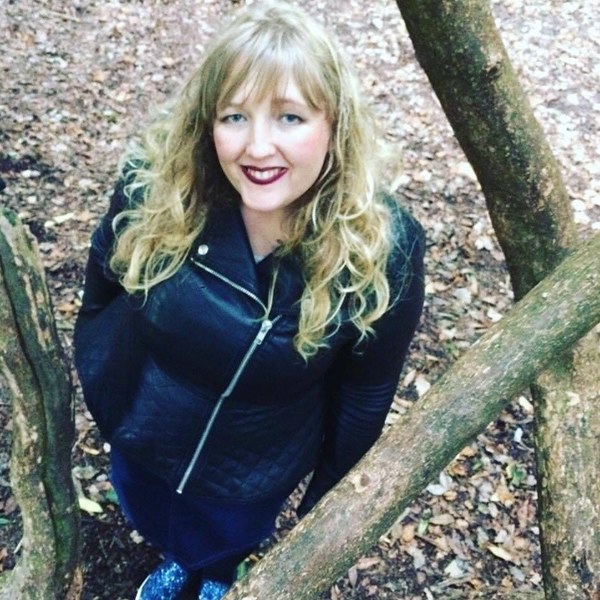 JENNIFER SAINT: Βιβλία & Βιογραφία - Βιβλιοπωλείο Πολιτεία