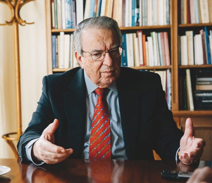 ΓΕΩΡΓΙΟΣ ΜΠΑΜΠΙΝΙΩΤΗΣ: Βιβλία & Βιογραφία - Βιβλιοπωλείο Πολιτεία